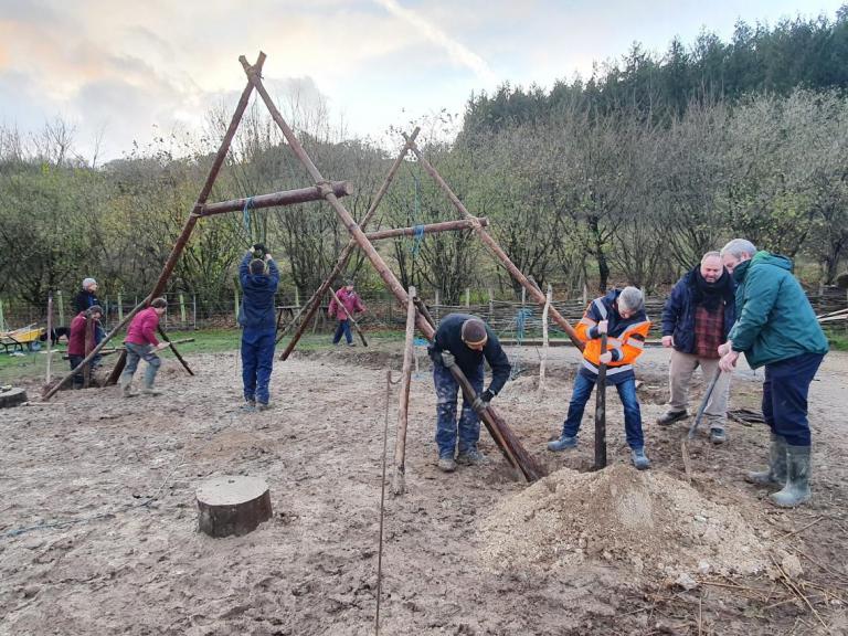 The Butser Project: Ground-breaking Stone Age House reconstruction ...